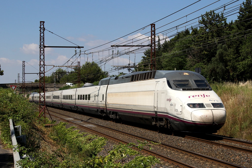 AVE S-100 : la RENFE entre dans la Grande Vitesse - Station Haxo