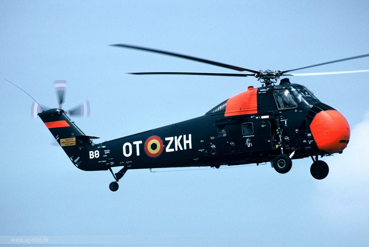 Sikorsky S58 / H-34 : peinture rose et rouge à lèvre pour Screaming Mimi (Riptide) - Station Haxo