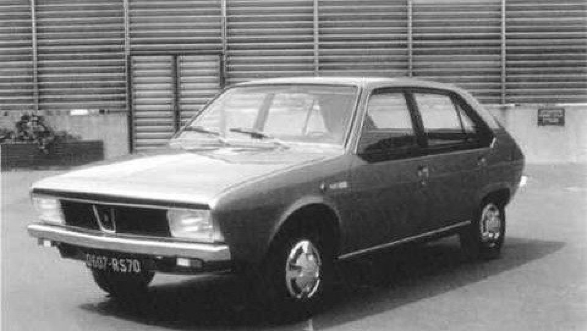 Renault 30 : la voie de l'originalité - Station Haxo